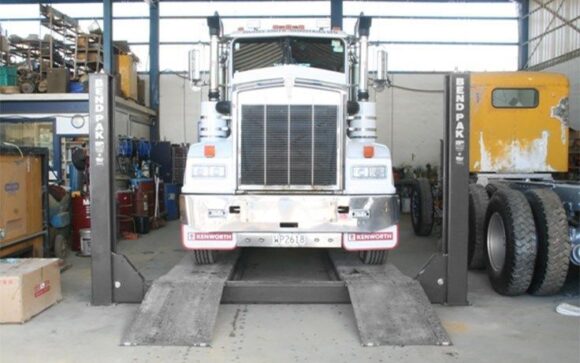 4 Post Bus and Caravan Hoist HDS-40 - Genesis Equipment